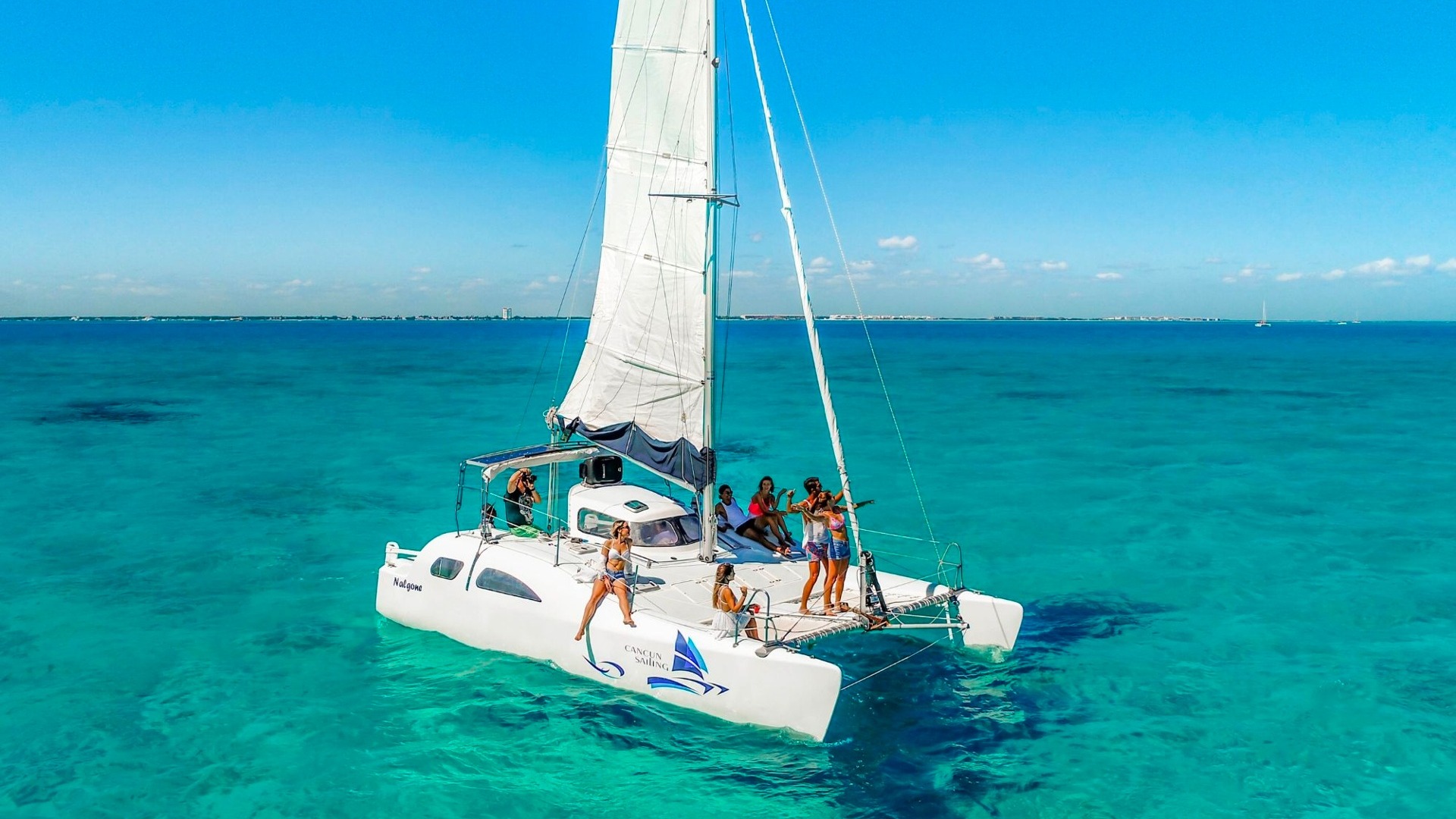 Tour Privado Catamarán para 13 Personas Nalgone | Cancun Sailing
